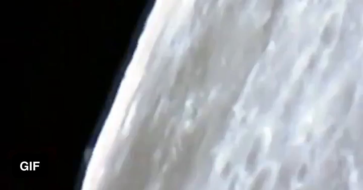 Footage of Saturn rising over the Moon by astronomer Jan Koet. - 9GAG