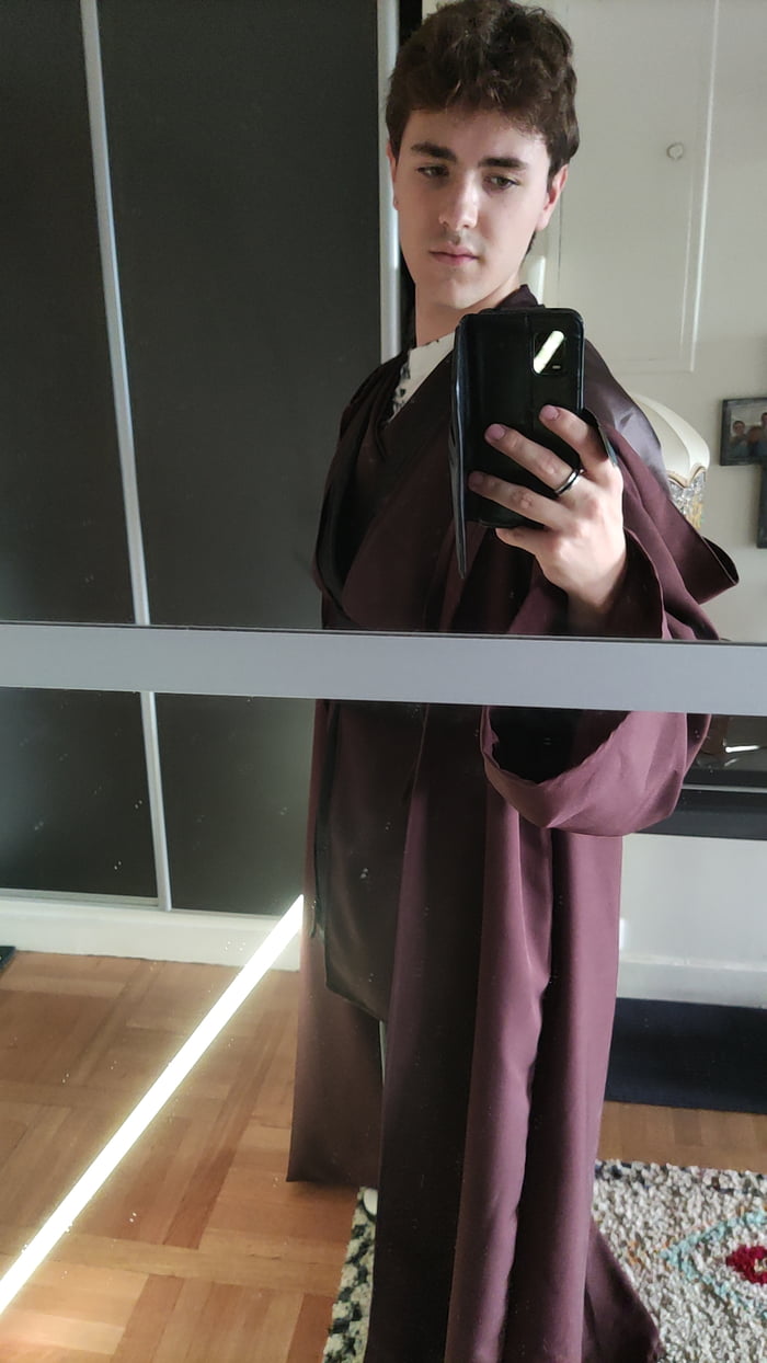 Is this good looking with the robe ? - 9GAG