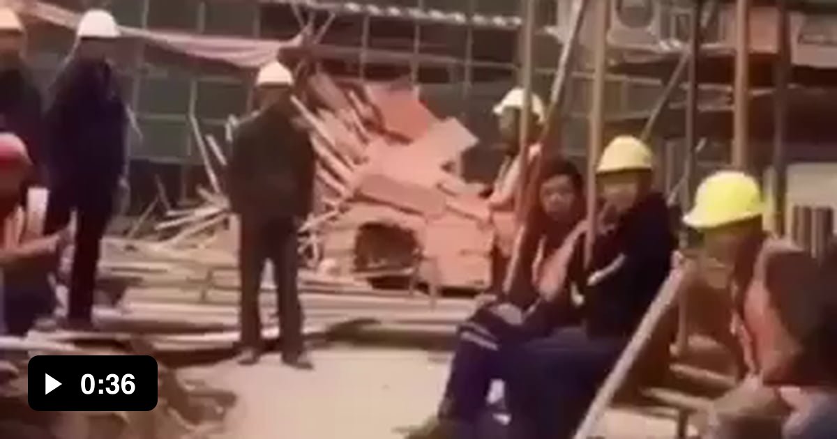 Construction worker has the moves - 9GAG