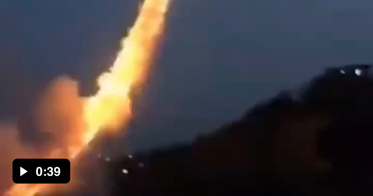 A Chinese artist creates stunning 500m ladder in the sky with fireworks ...