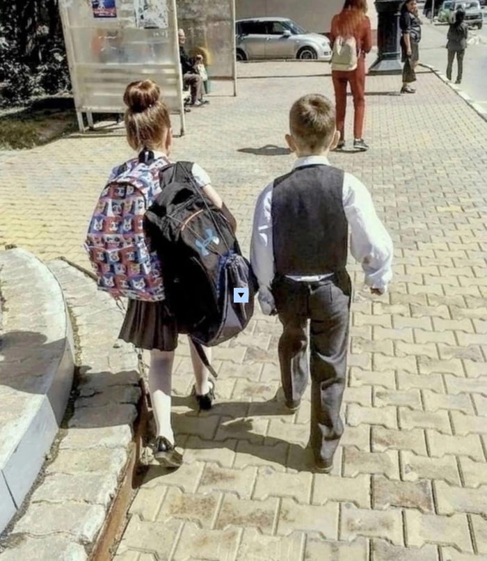 Heavy backpack - 9GAG