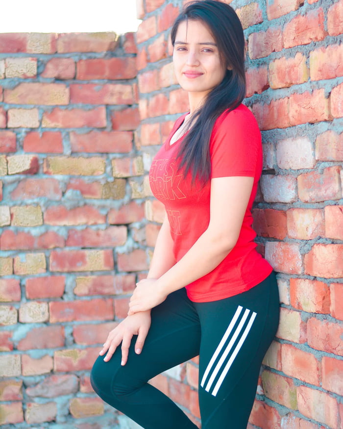 Desi maal is much better than bollywood junkies. - 9GAG