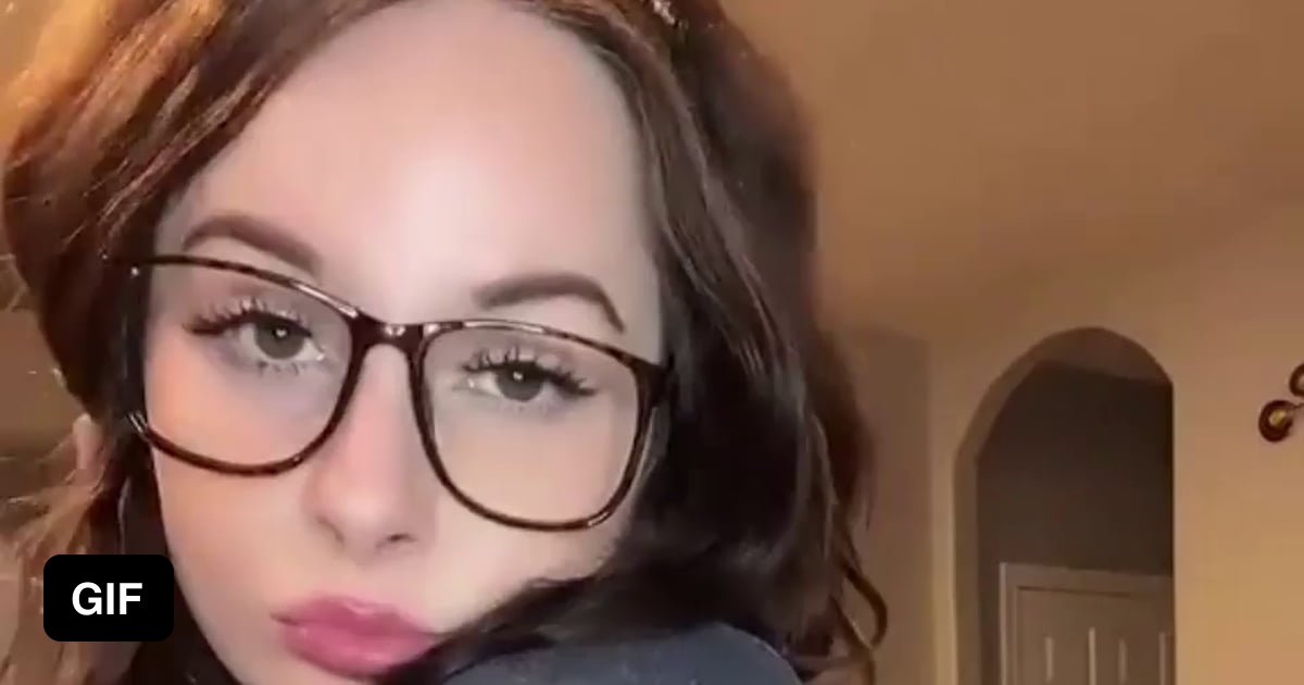 Thick Brunette - 9GAG