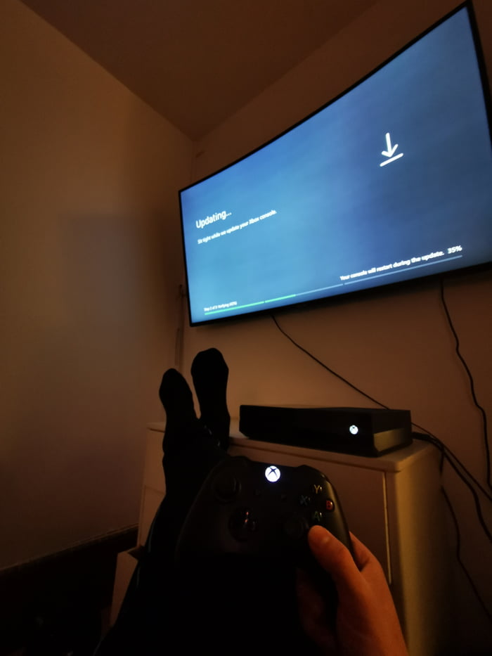 Finally had time to play for an hour and BOOM update. - 9GAG