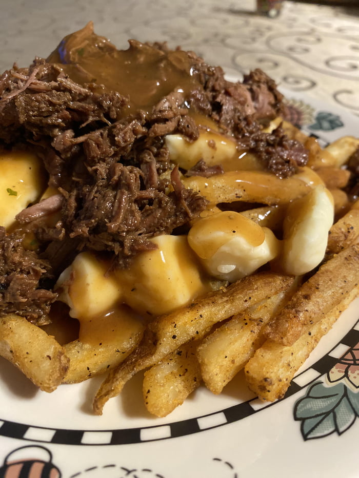 12 hour braised beef poutine - 9GAG
