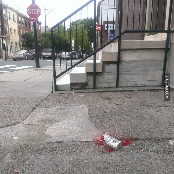 Bank robber didn't fall for the dye pack - 9GAG
