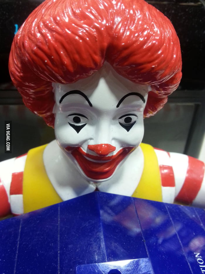 Creepy ass Ronald McDonald - 9GAG