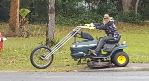 Only in the ghetto will you find the Harley-Davidson Yard Glide - 9GAG