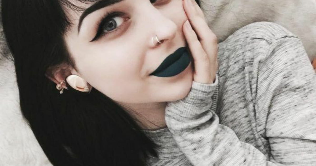 Gothic cuddling time! - 9GAG