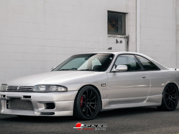 This is white r33 skyline gt-r - 9GAG
