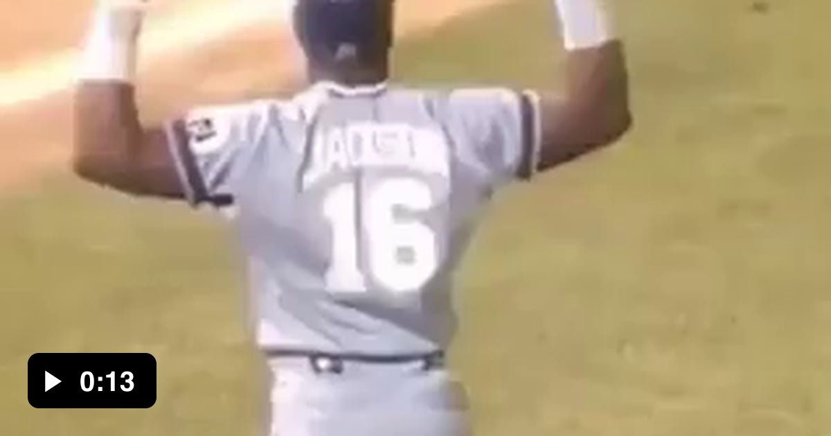 Bo Jackson could snap a bat like a damn twig - 9GAG