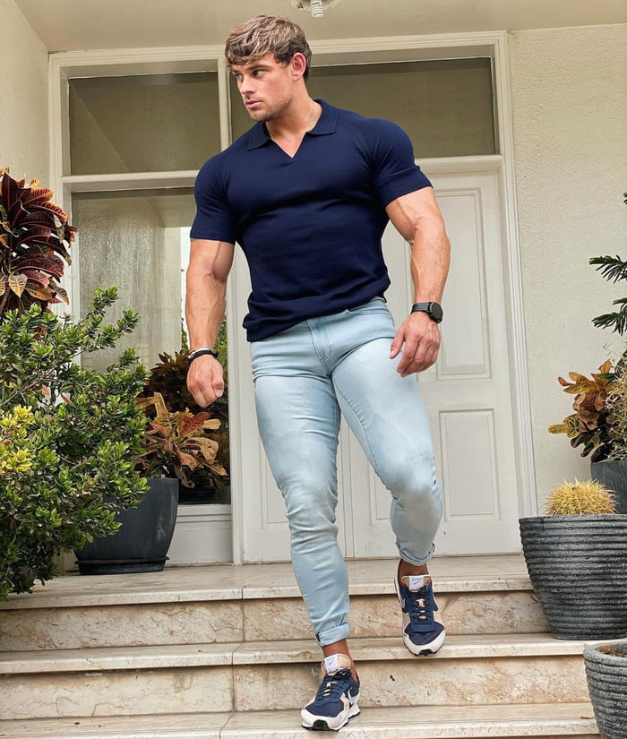 British fitness model, Toby Richards. - 9GAG