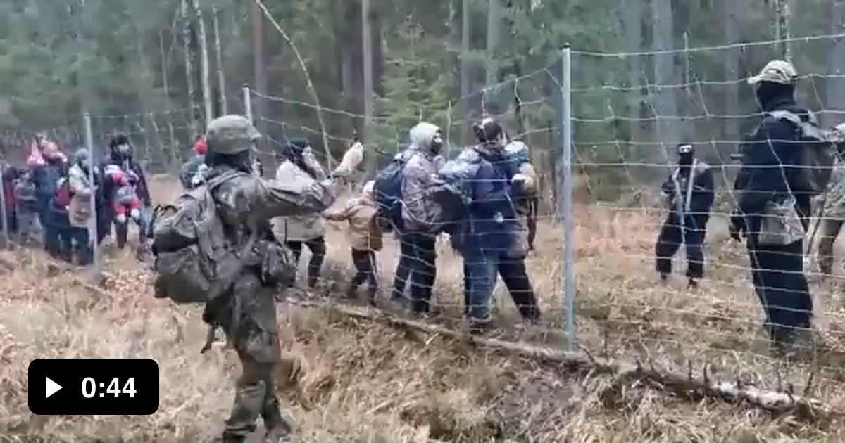 Poland border guard fence vs Belarusian Isis forcing ppl to polish side - 9GAG