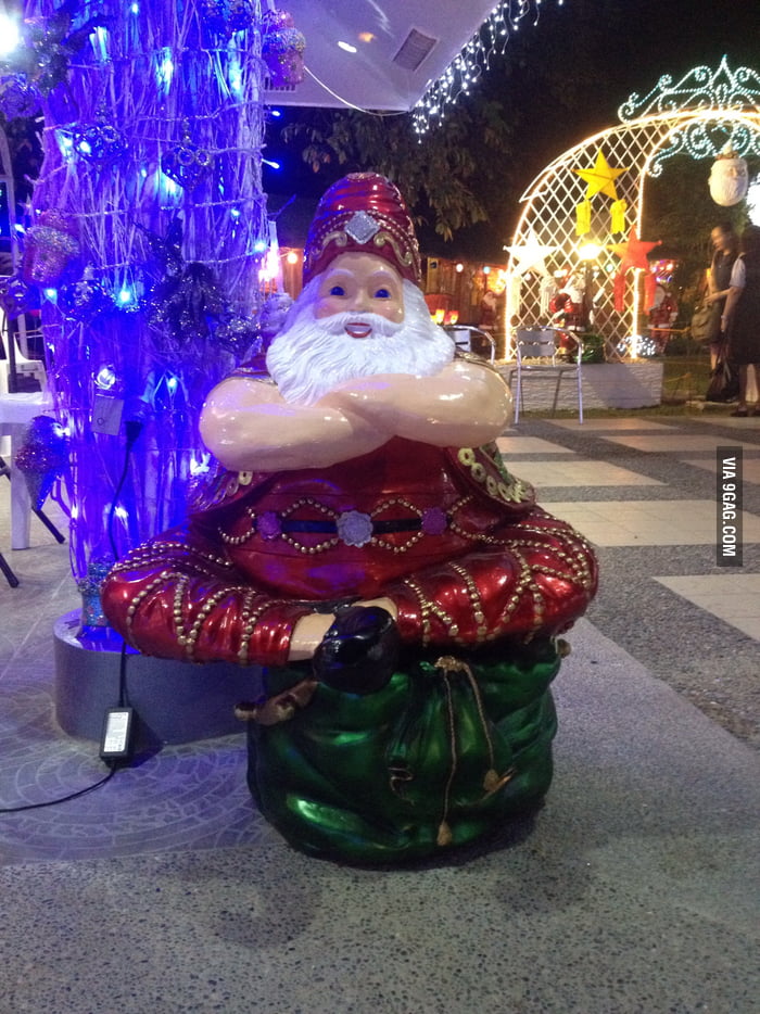 It's a genie! It's santa! No ☝🏻️ it's GENIE CLAUSE! (Cause being Santa ...