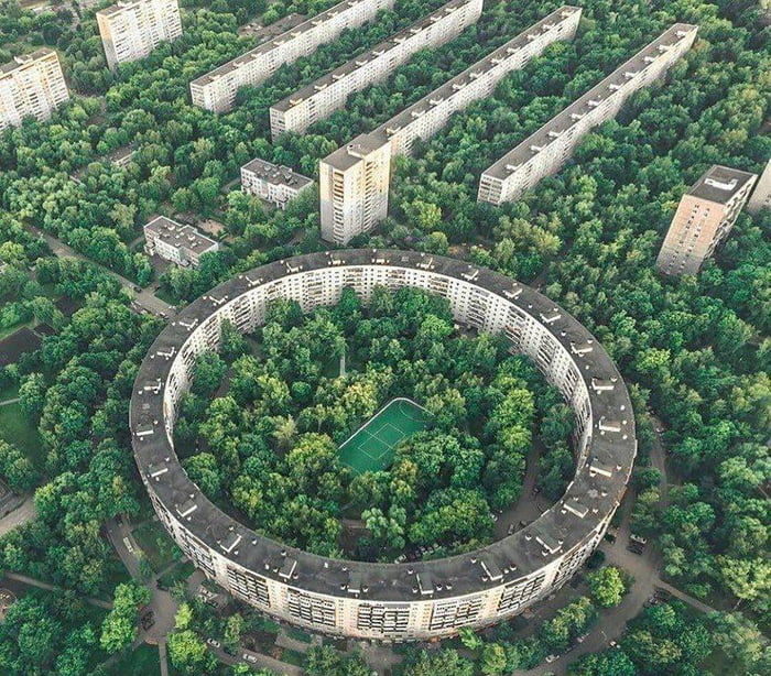 Round apartment buildings in Moscow, Russia - 9GAG