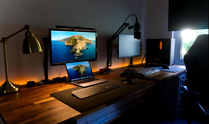 Work / Chill Setup - 9GAG