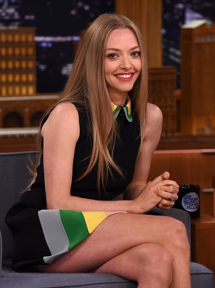 Amanda Seyfried has a pretty smile! - 9GAG