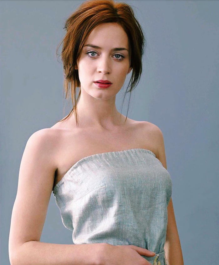 Emily Blunt - 9GAG