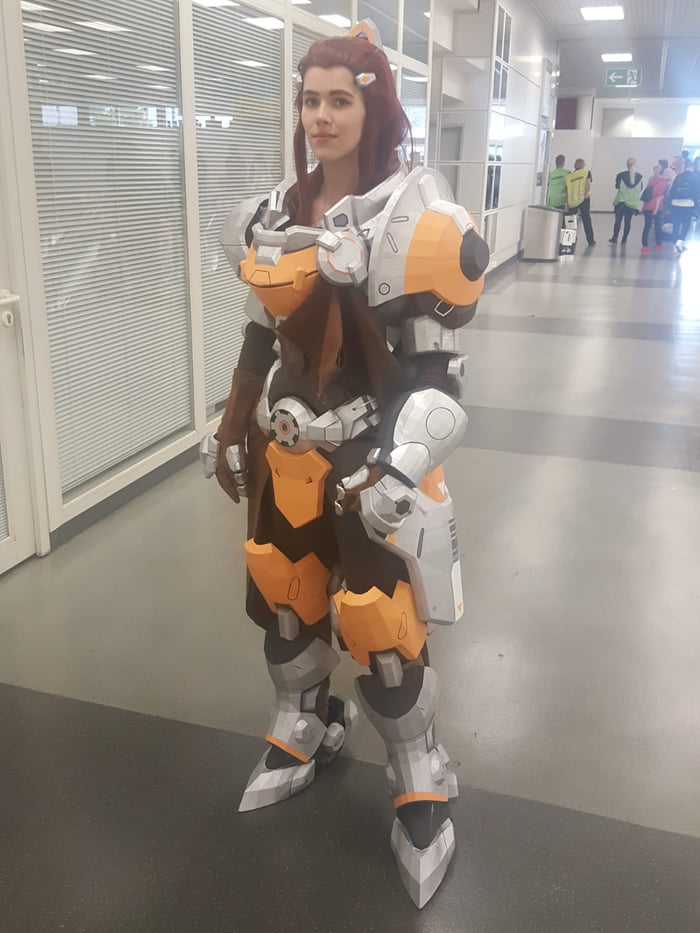 Brigitte cosplay from Overwatch... it´s amazing! - 9GAG