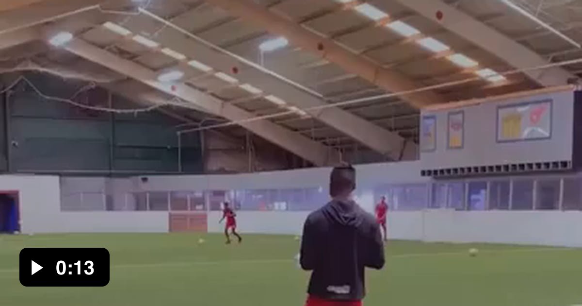 Soccer player shows impressive skills - 9GAG