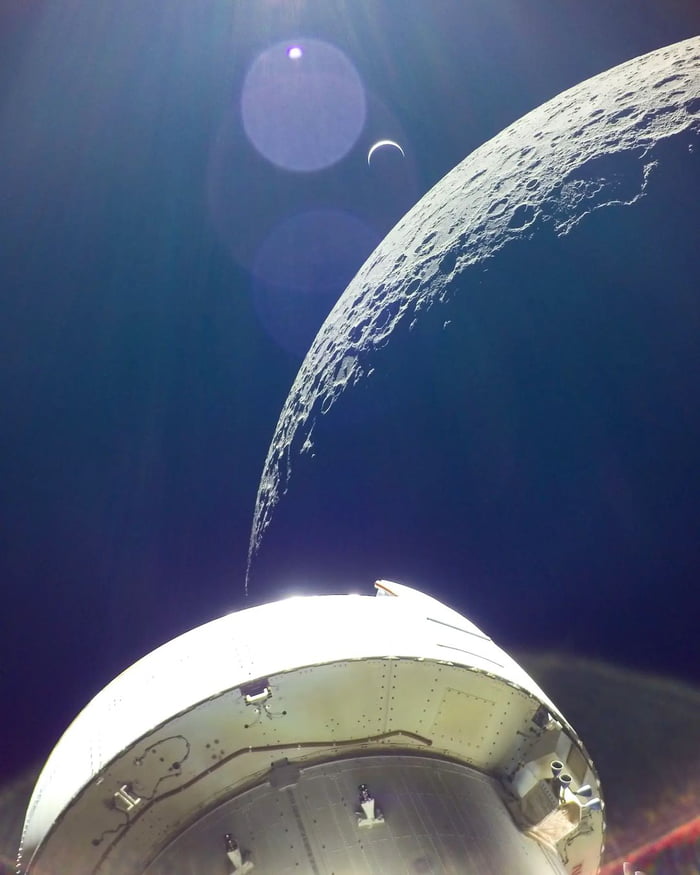 A beautiful photograph made by the Orion Spacecraft on it's last orbit ...