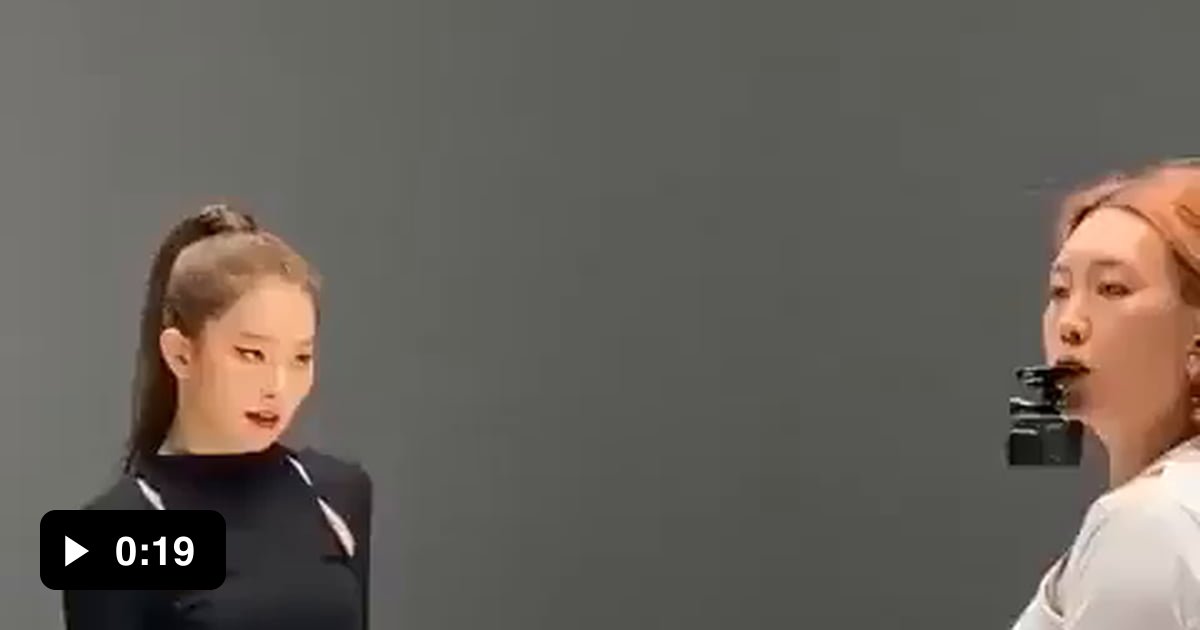 He praised the camerawoman in the execution of a music video (with its final result) - 9GAG