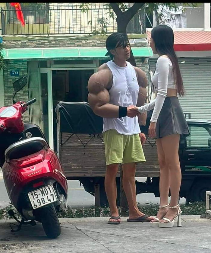 Who's got a bigger pp? - 9GAG