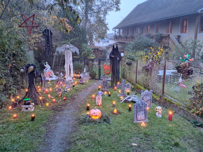 Happy Halloween - 9GAG