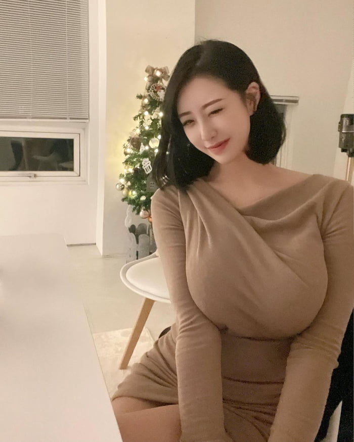 Busty Korean Girl 9gag 8756