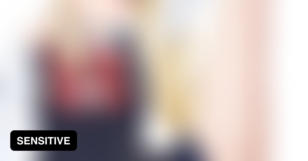 Nijika Leg Holding Thighs - 9GAG