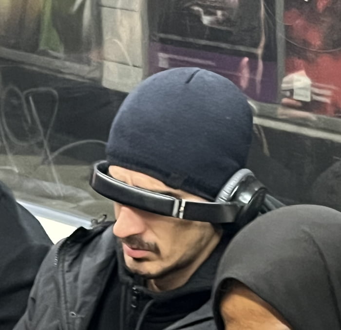 Guy using 100% of his brain while commuting to work - 9GAG