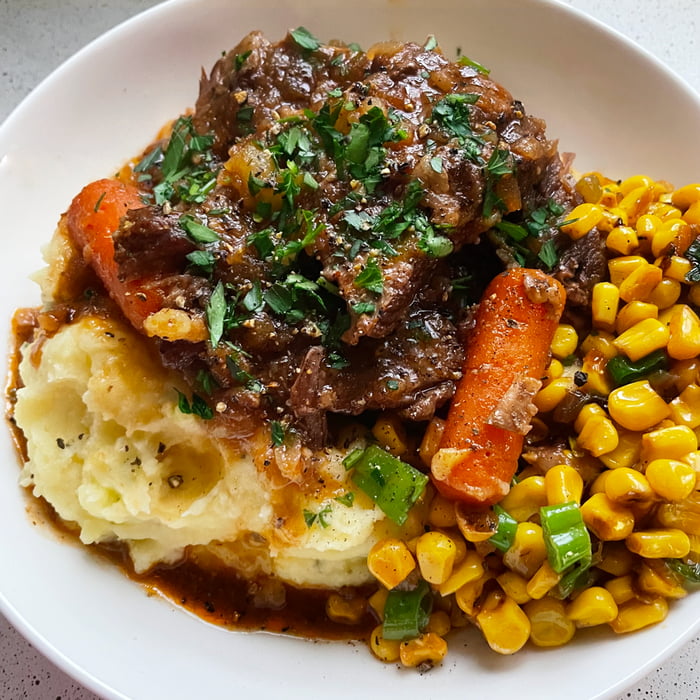 Pot roast with roasted garlic mash and roasted corn - 9GAG