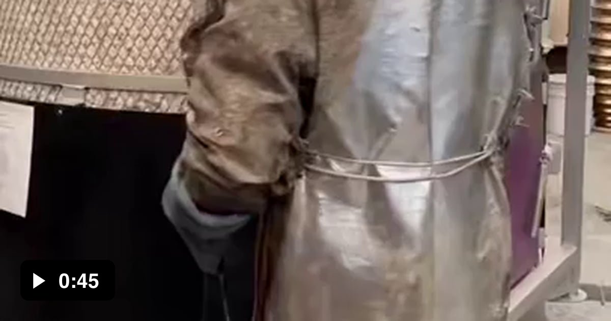 An Apron that is worth it. - 9GAG