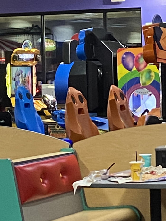 Million ants spotted at Chuck E. Cheese - 9GAG