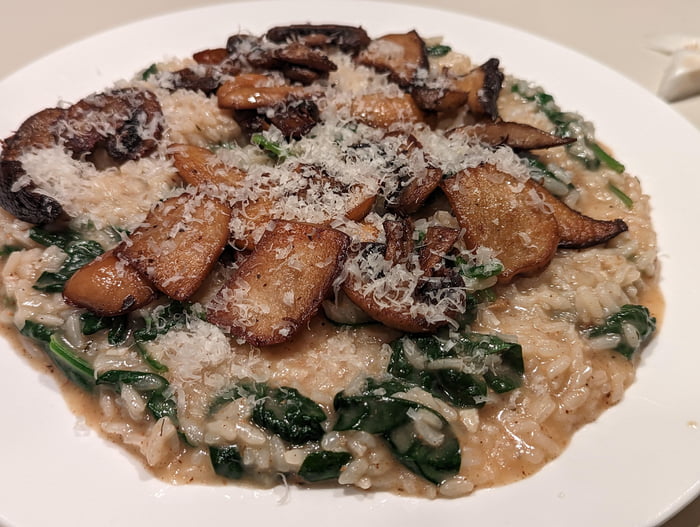 Mushroom spinach risotto with roasted home-grown king oysters. - 9GAG