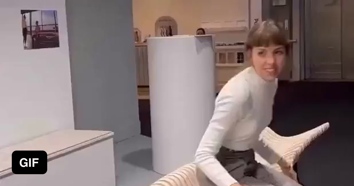 A moving satisfying bench - 9GAG