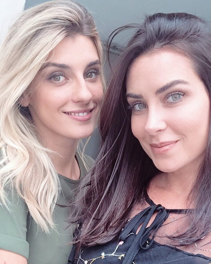 Joana Treptow & Larissa Erthal - 9GAG