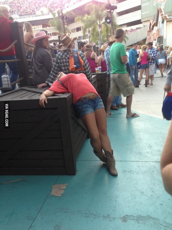 Passing Out Gracefully - 9GAG