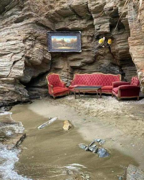 Homelessness is no excuse for not having an man cave, brah. - 9GAG