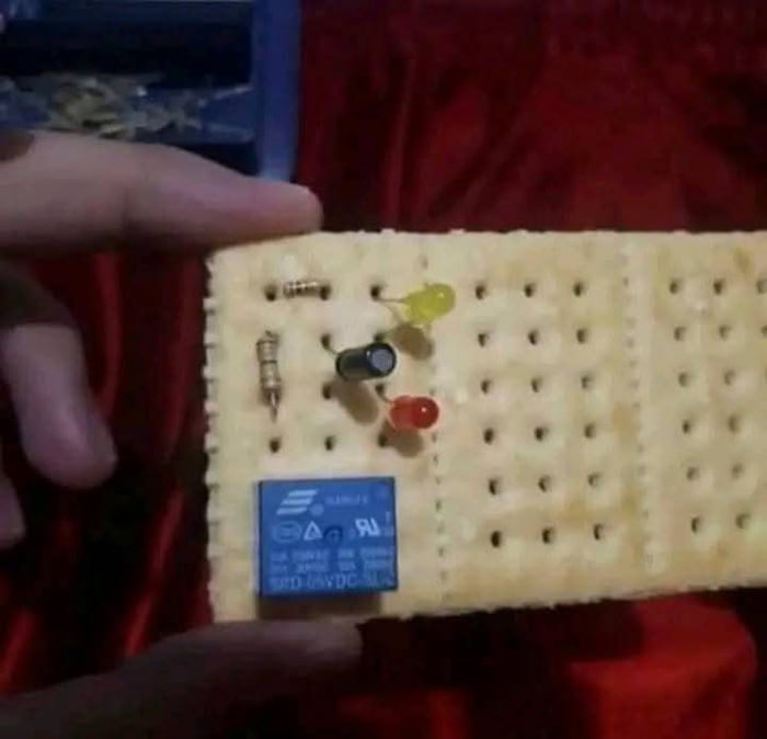 It's not working, i think im using the wrong breadboard - 9GAG