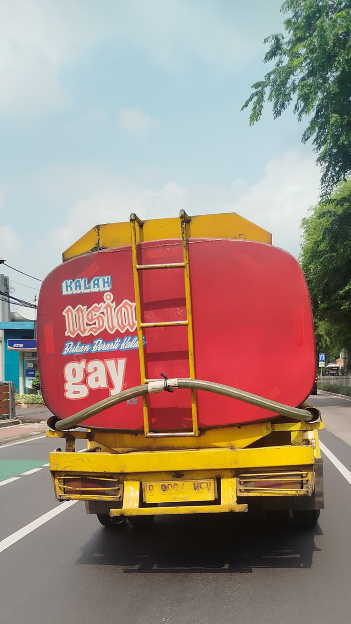 Maksudnya GAYA kan? Iya kan? - 9GAG