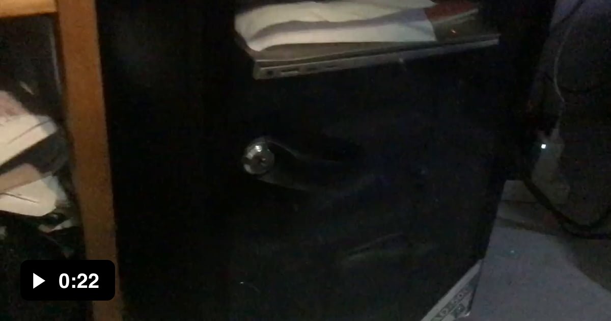 This locker can be opened easily - 9GAG