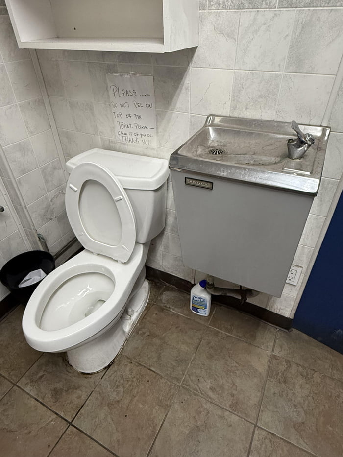 Maybe they shouldn’t be side-by-side - 9GAG