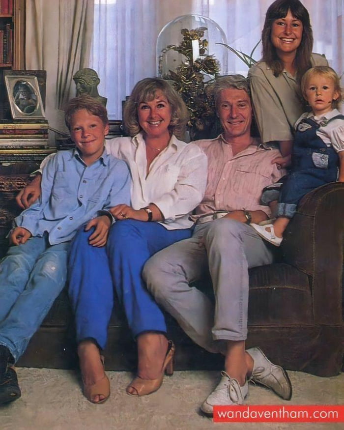 Benedict Cumberbatch with his parents / 1989 - 9GAG