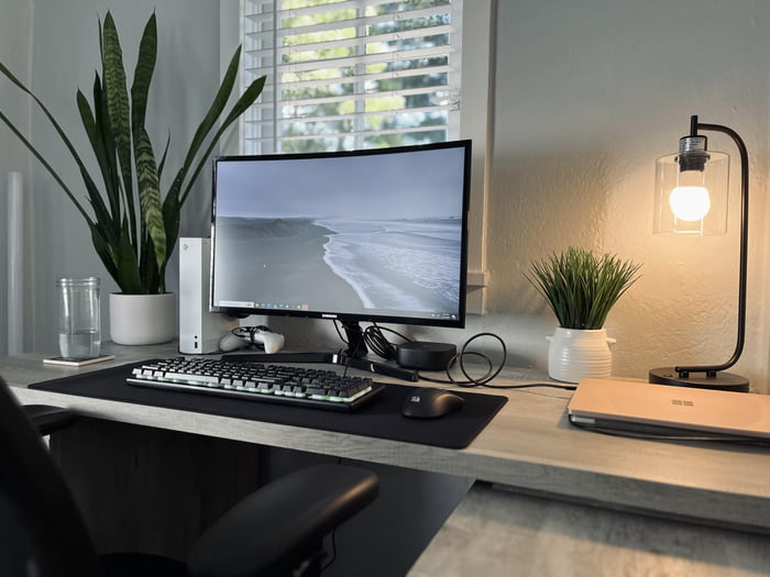 Tips for behind the monitor cable management and docking station? - 9GAG