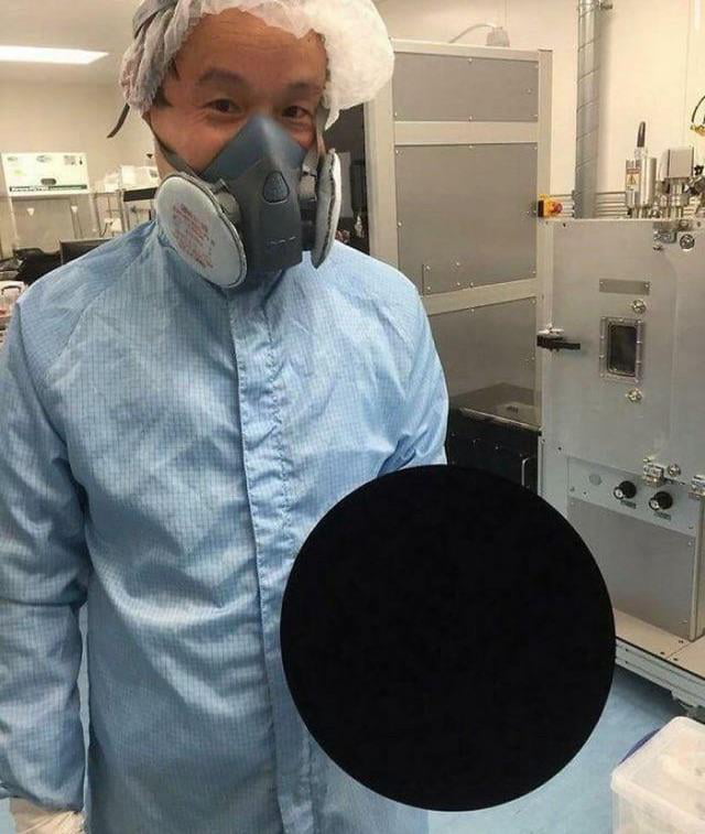 When you’re just showing off your sphere of vantablack - 9GAG