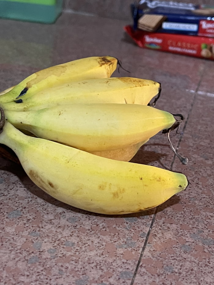 Is this 9 inches banana? My boyfriend said it is - 9GAG