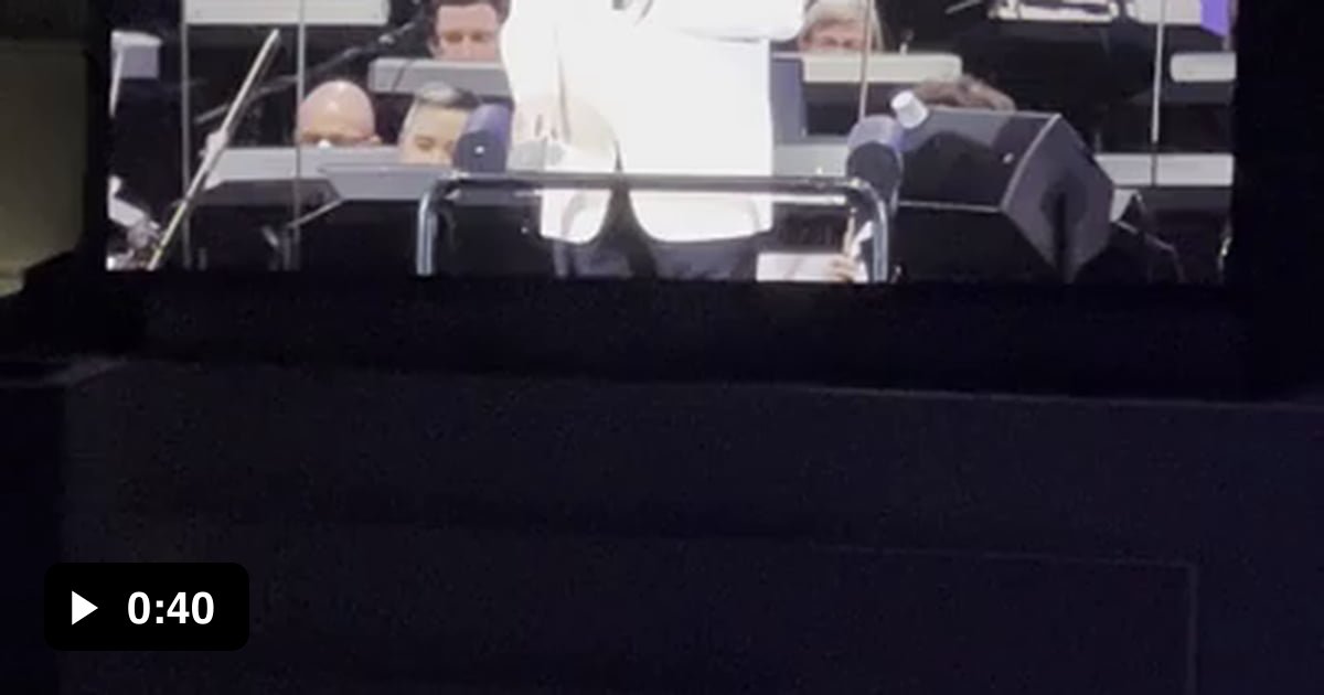 John Williams finally giving Obi his due at the Hollywood Bowl - 9GAG