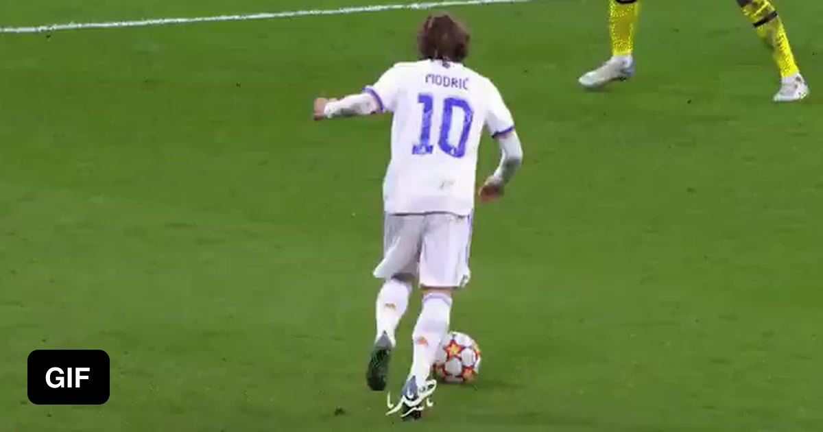 Alternate angle of Luka Modric's outside of the foot pass to Rodrygo - 9GAG
