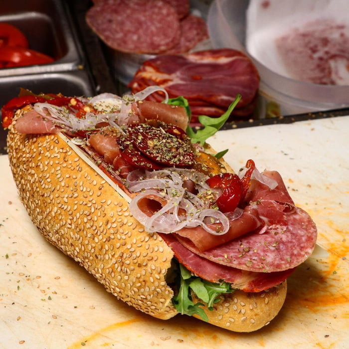 Yous Guys in South Carolina make a beautiful looking “Italian” - 9GAG